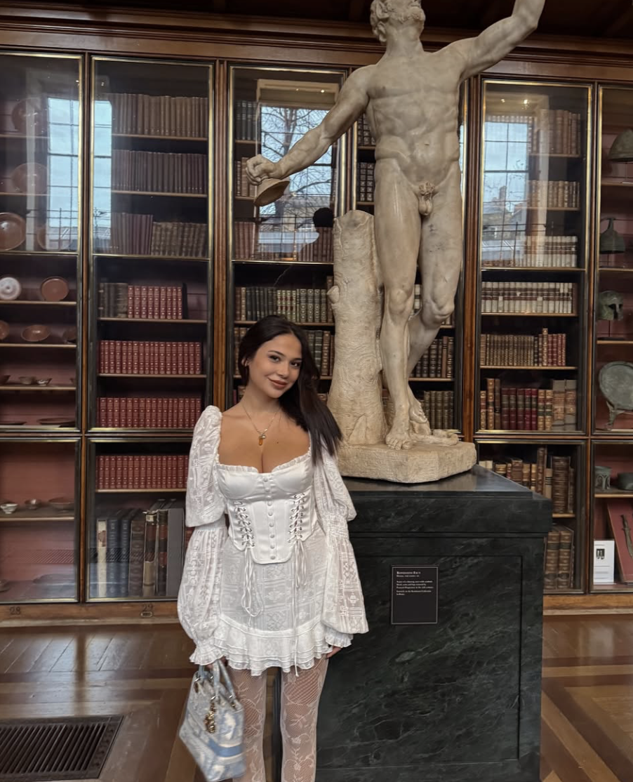 Hülya Avşar ve Merve Taşkın Hakkında Suç Duyurusu: Merve Taşkın Kim ...